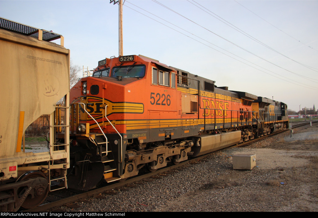 BNSF 5226